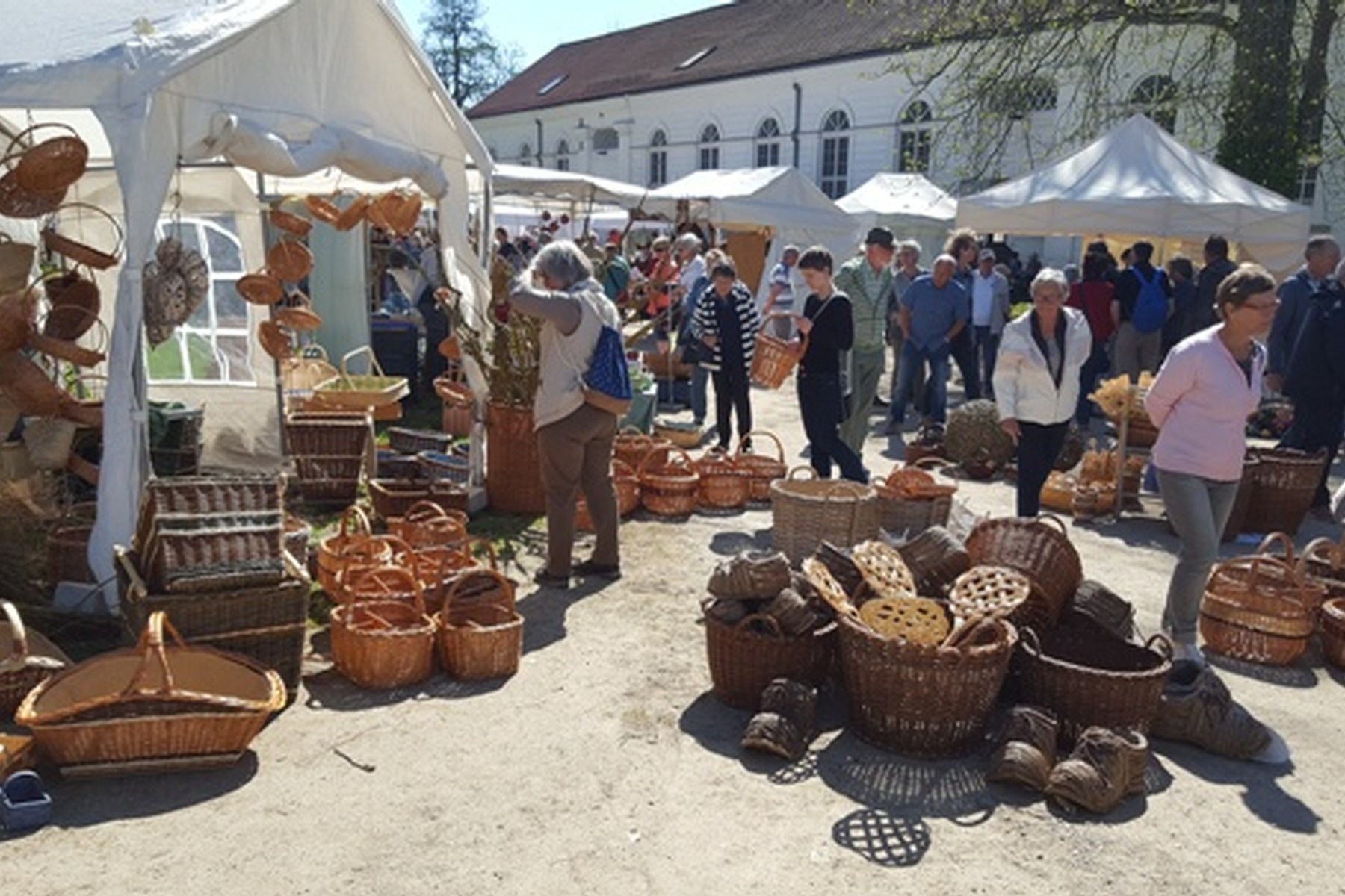 4. Handgemacht-Markt im Marstall Putbus auf Rügen - Shopping - Marstall ...